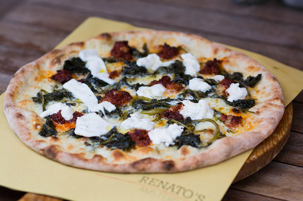 Authentieke Italiaanse pizza eet je bij Renato's Pizzeria | City Guide