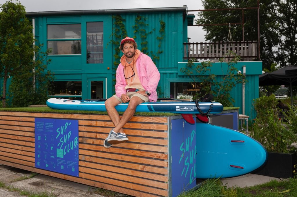 Sup Sup Club: Trek een sup uit de muur en stap het water op | City Guide